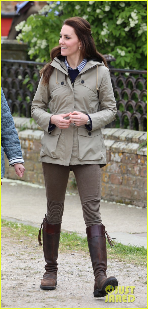 Kate Middleton Takes a Trip to a Children's Farm & Feeds a Lamb!: Photo ...