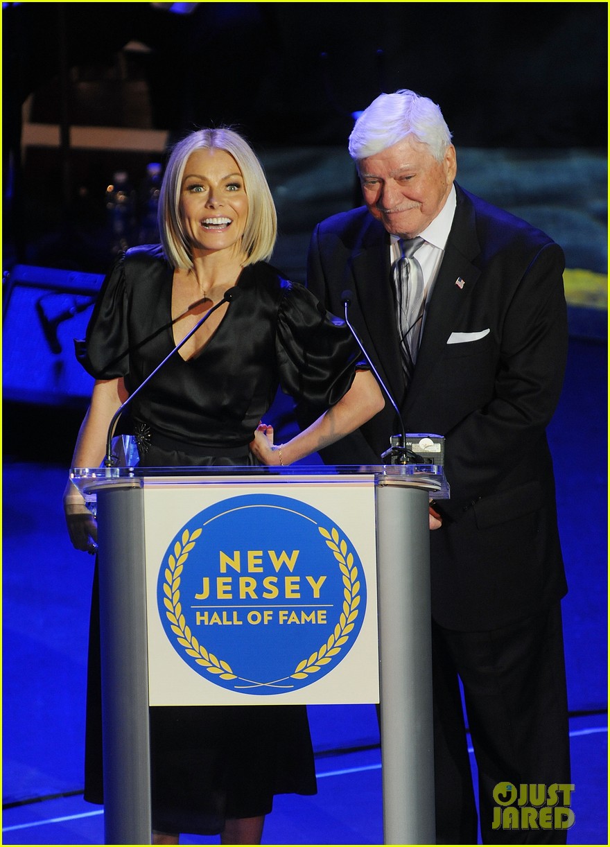 Kelly Ripa Gets Inducted Into New Jersey Hall of Fame! : Photo 3896842 ...