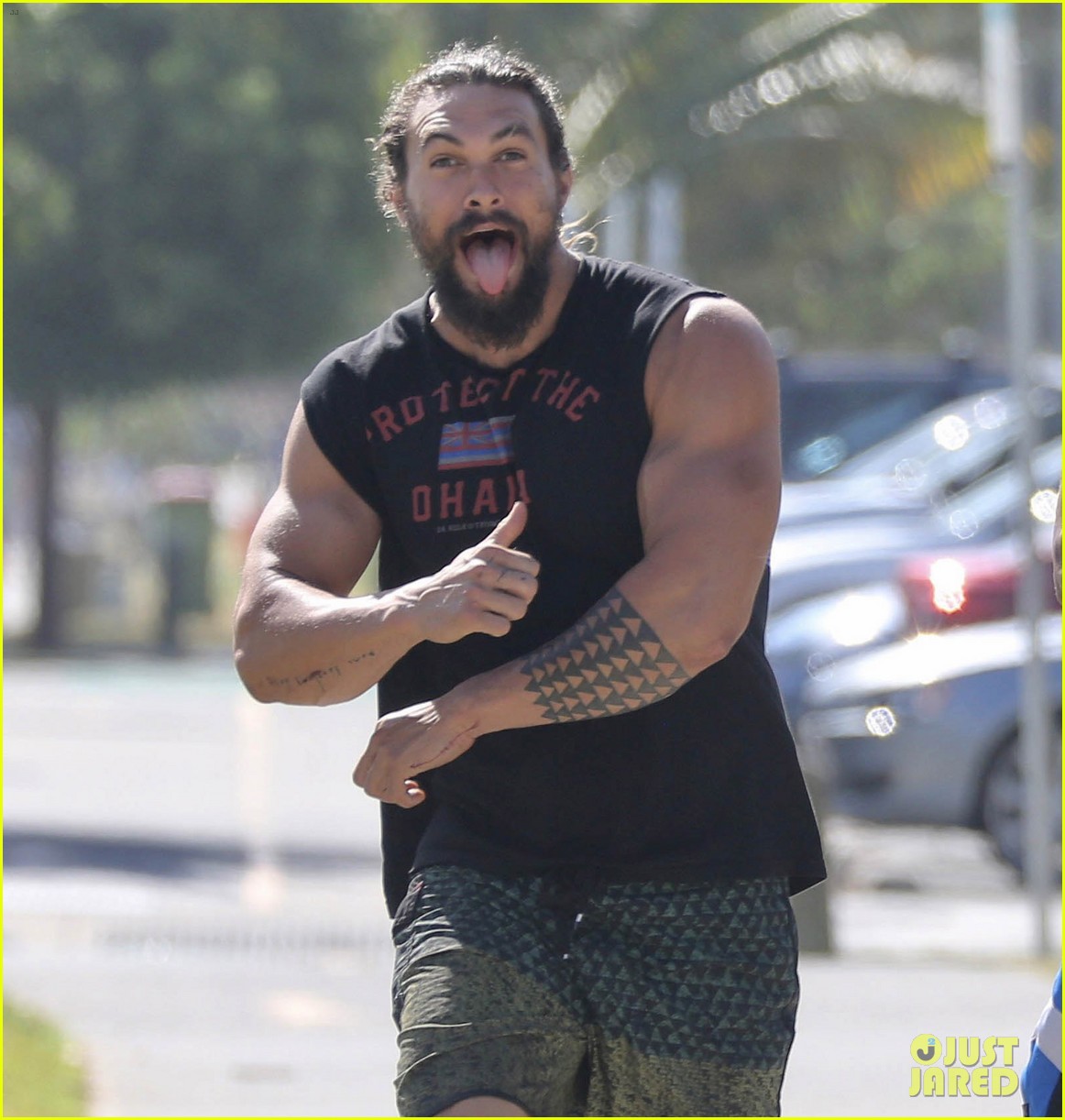 Jason Momoa Flexes His Huge Biceps for the Camera!: Photo 3894597 ...