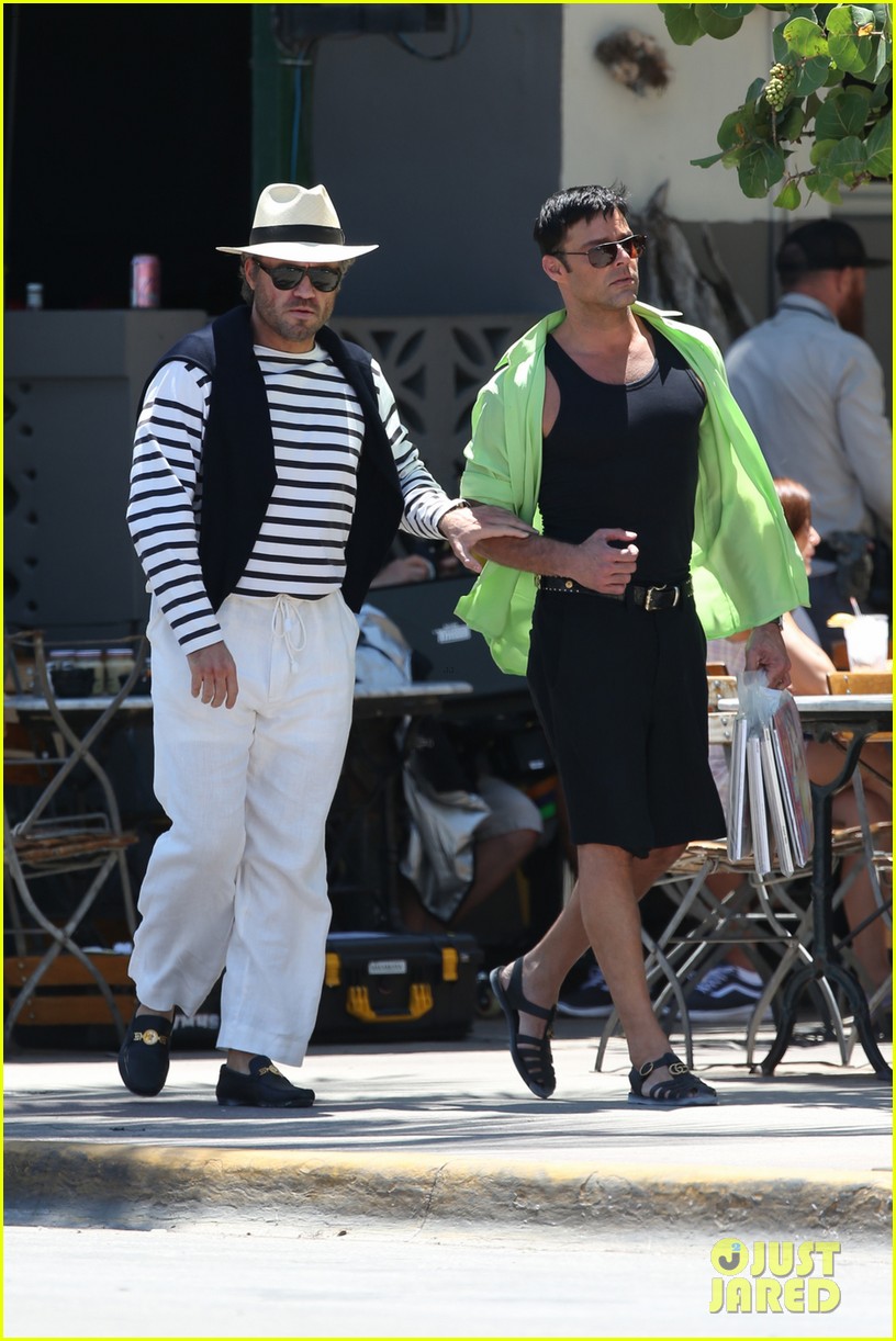 Ricky Martin Joins Edgar Ramirez on 'Versace: American Crime Story' Set ...