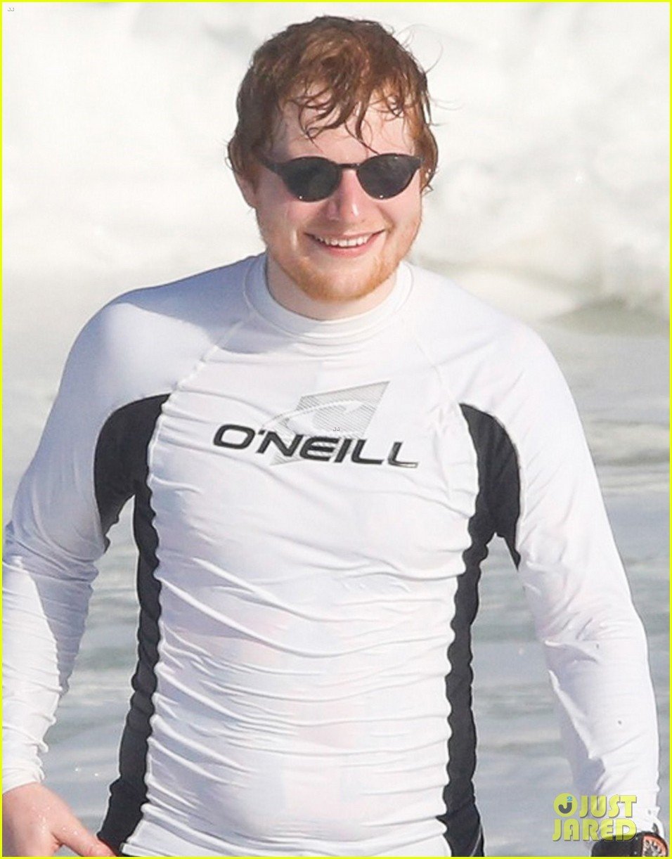 Ed Sheeran Hangs Out with Friends at the Beach in Rio!: Photo 3906213 ...