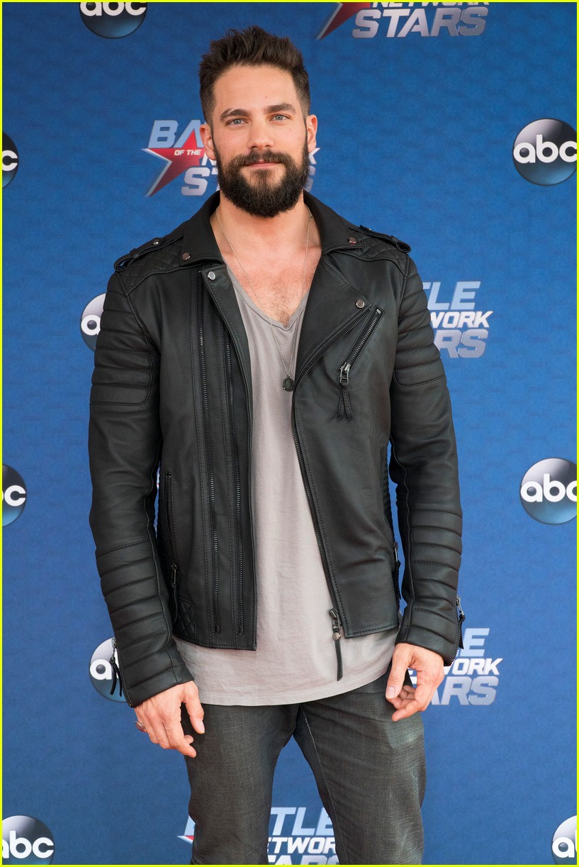 PLL's Brant Daugherty & Keegan Allen Go Shirtless for Upcoming 'Battle ...