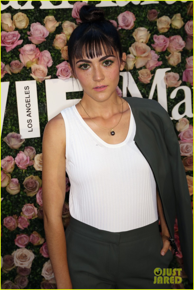 Zoey Deutch Poses With Mom Lea Thompson & Sister Madelyn at Women in ...