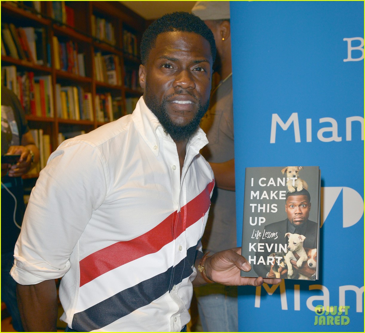 Kevin Hart Promotes His New Book in Miami: Photo 3912416 | Photos ...