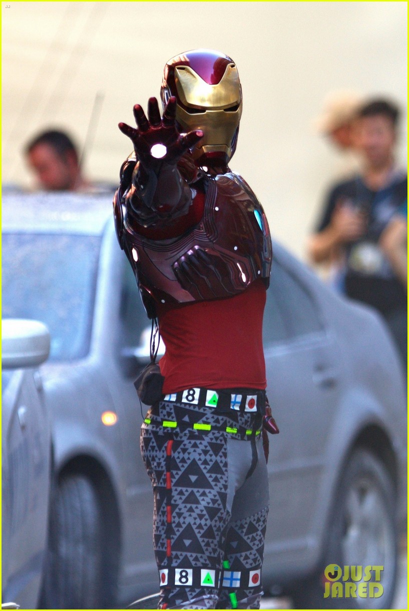 Iron Man Wears His Armor in New 'Avengers: Infinity War' Set Photos ...