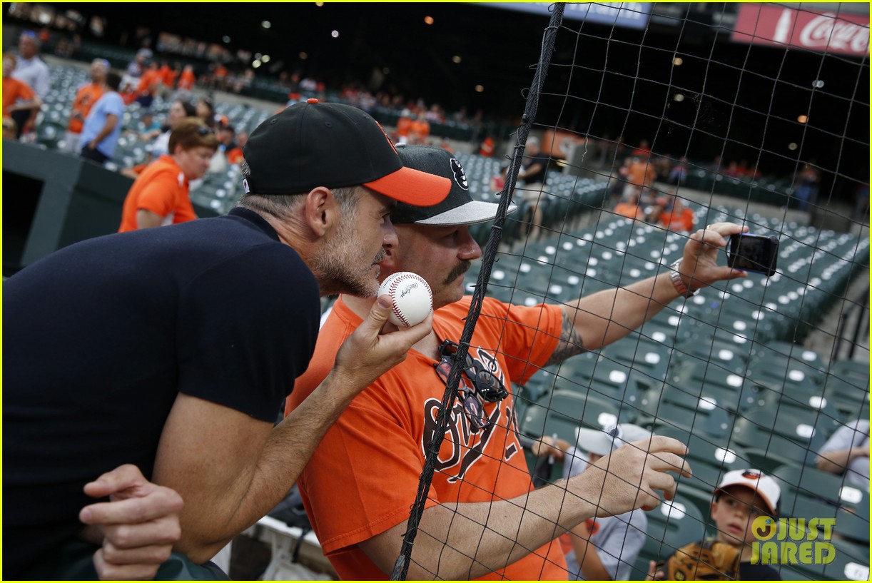 House of Cards' Michael Kelly Throws Out First Pitch for Orioles ...