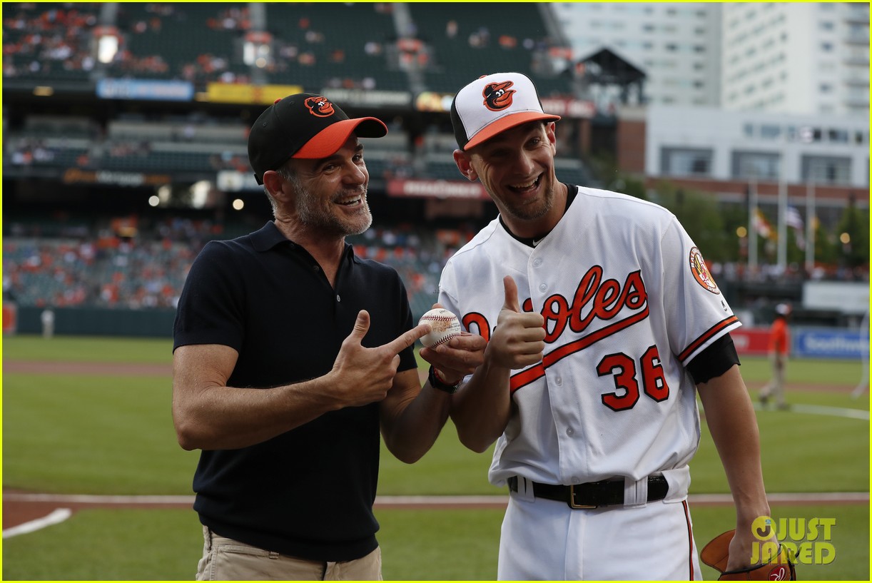 House of Cards' Michael Kelly Throws Out First Pitch for Orioles ...