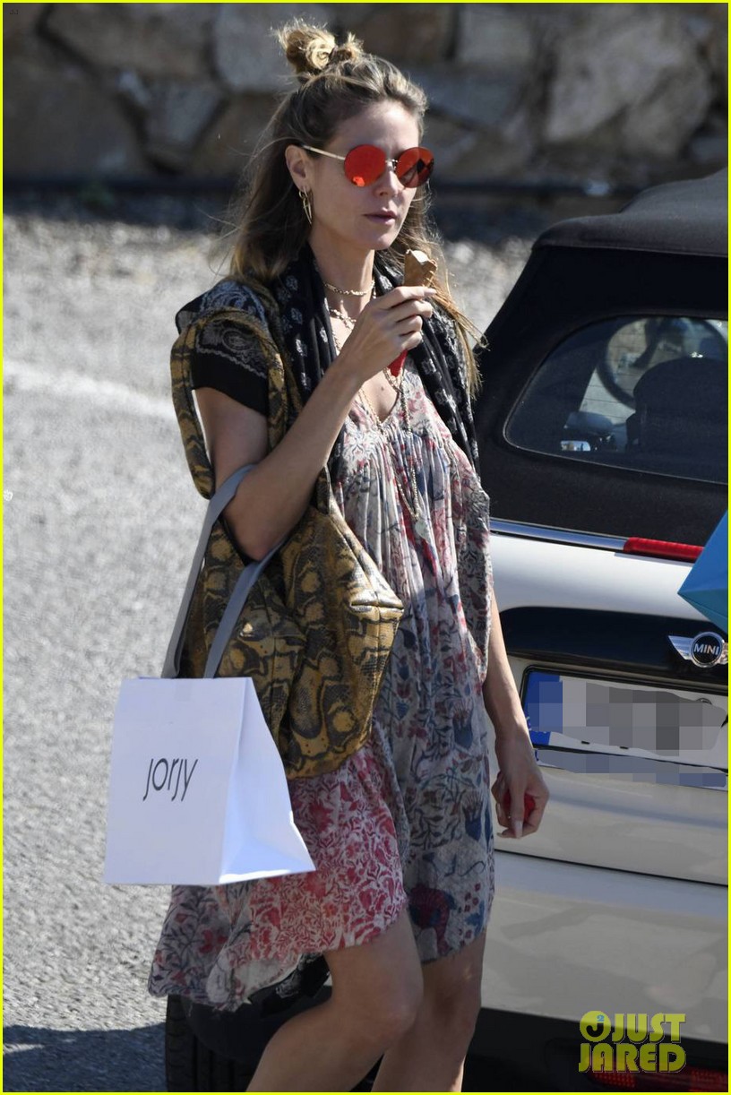 Heidi Klum Enjoys Ice Cream Cone With Vito Schnabel in Greece: Photo ...