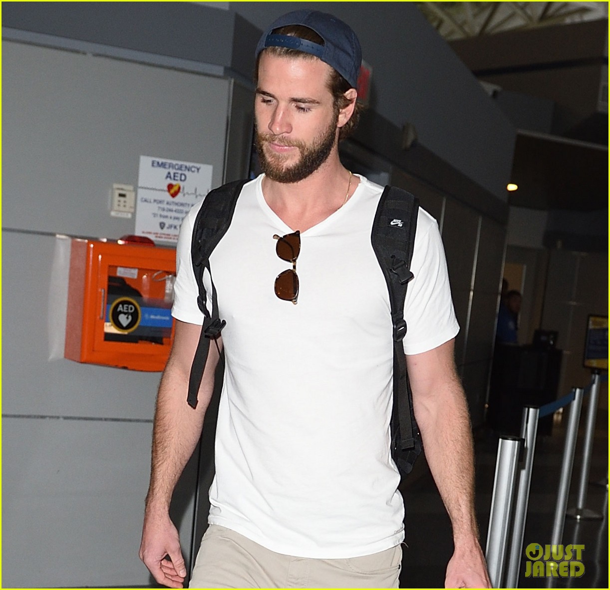 Liam Hemsworth Brings His Hot Scruffy Beard to the Big Apple: Photo ...
