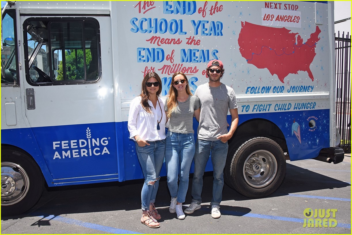 Leighton Meester 'Occasionally' Laughs About Being Married to Seth ...