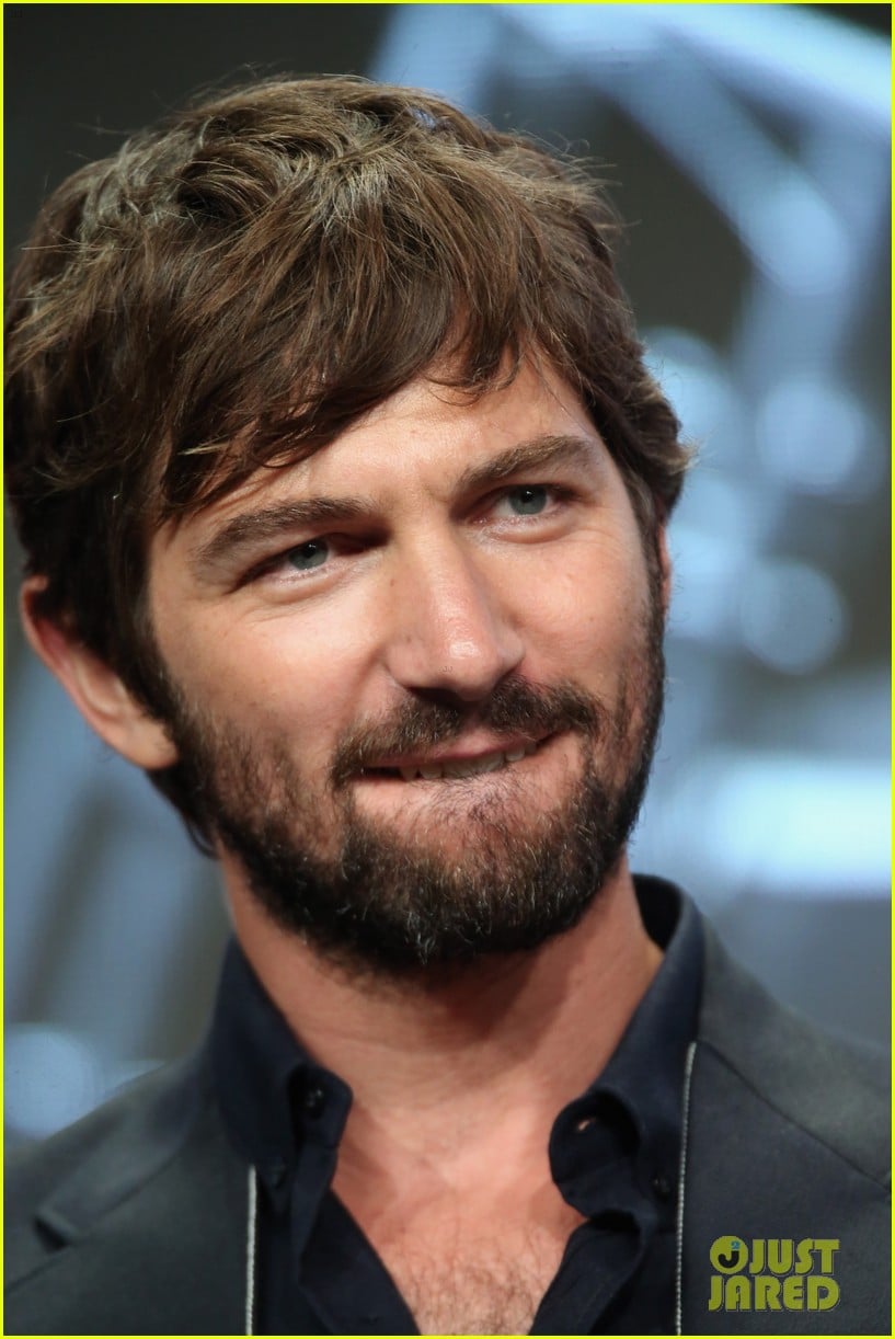 Game of Thrones' Michiel Huisman Lands Role in Netflix's 'Haunting of ...