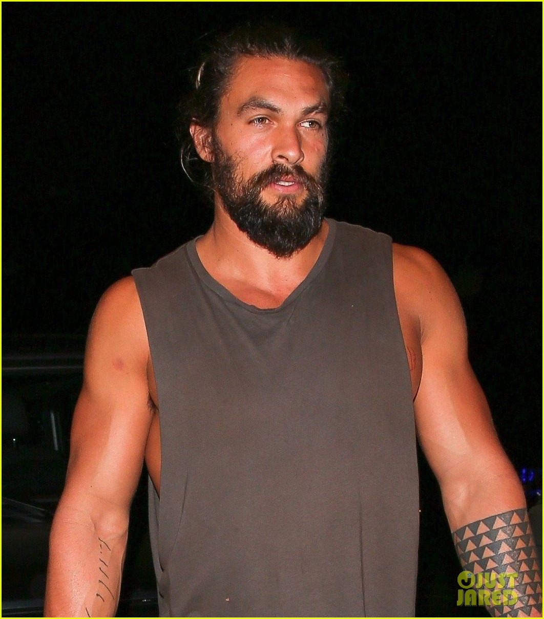 Jason Momoa Muscles Up at Dinner, Bares His Biceps: Photo 3919009 ...
