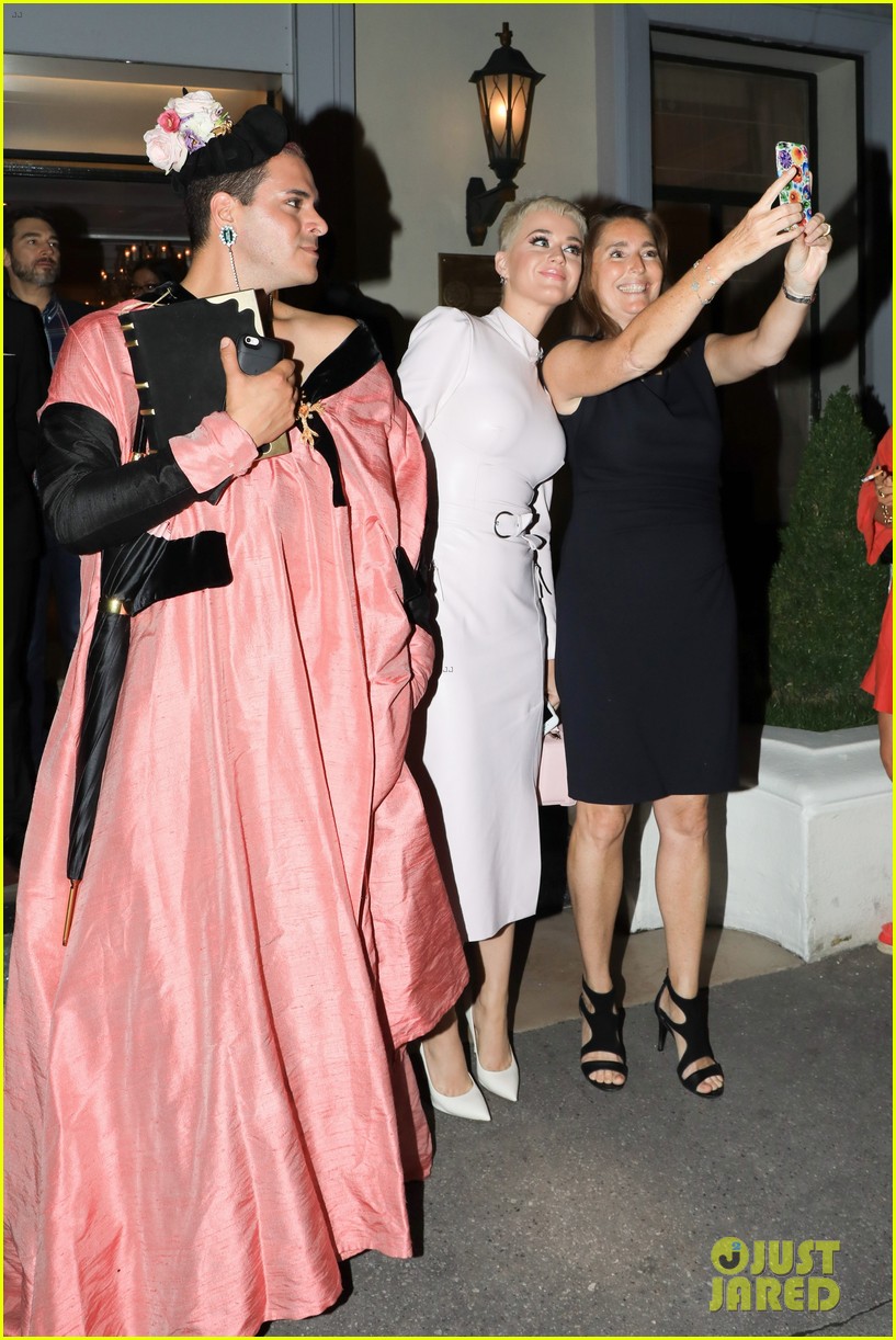 Katy Perry Treats Lucky Fans in Paris to a Sweet Surprise: Photo ...