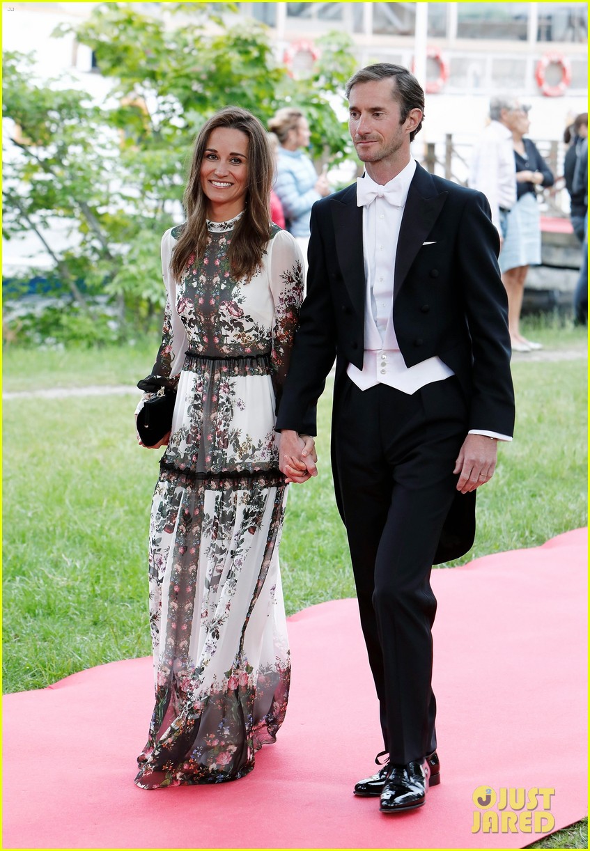 Pippa Middleton & New Husband James Matthews Are Picture Perfect at Friend's Wedding!: Photo ...
