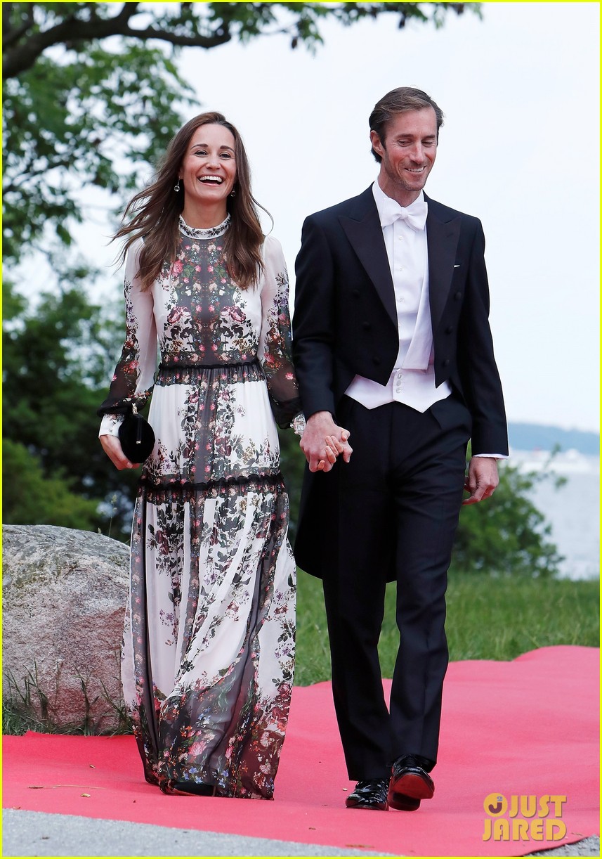 Pippa Middleton & New Husband James Matthews Are Picture Perfect at Friend's Wedding!: Photo ...