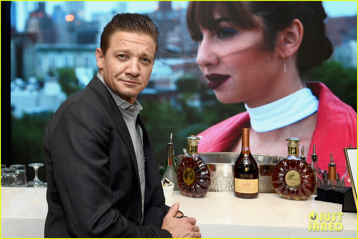 Jeremy Renner Reveals New Poster For His Thriller 'Wind River'!: Photo ...