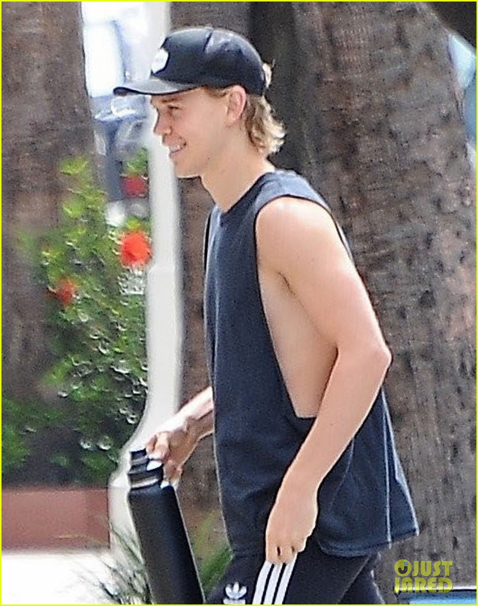Vanessa Hudgens & Austin Butler Hit the Gym Together in LA: Photo ...
