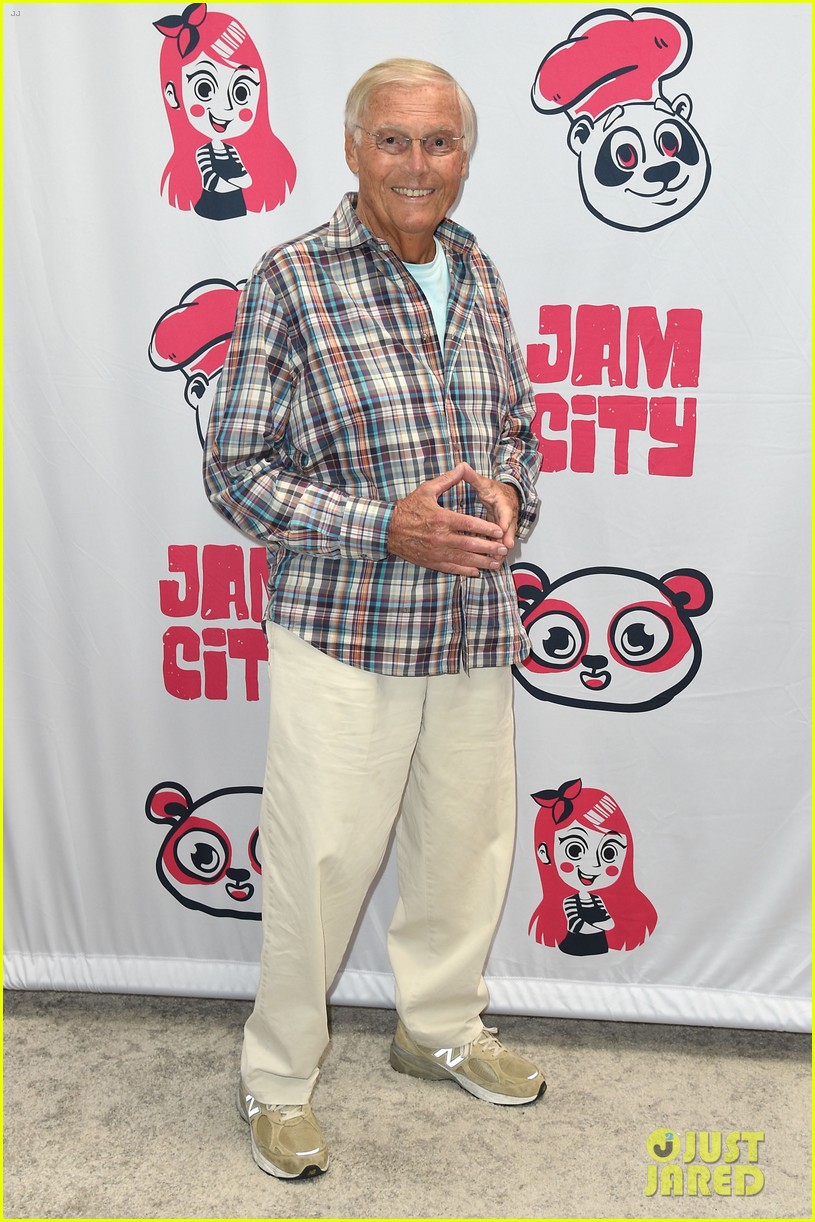 Adam West Dead - TV's 'Batman' Actor Dies at 88: Photo 3912061 | RIP ...