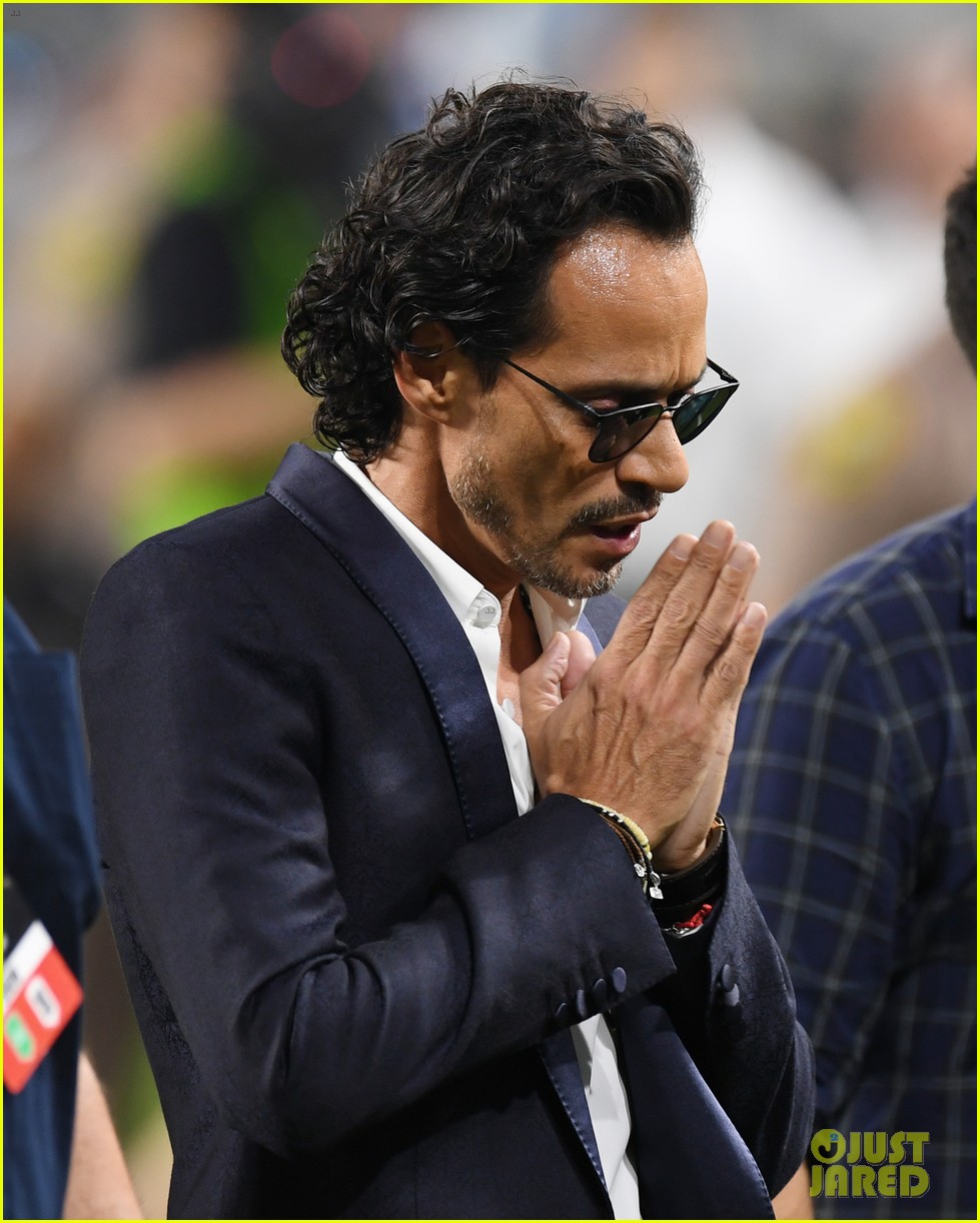 Marc Anthony Returns to the Stage After His Mother's Death: Photo ...