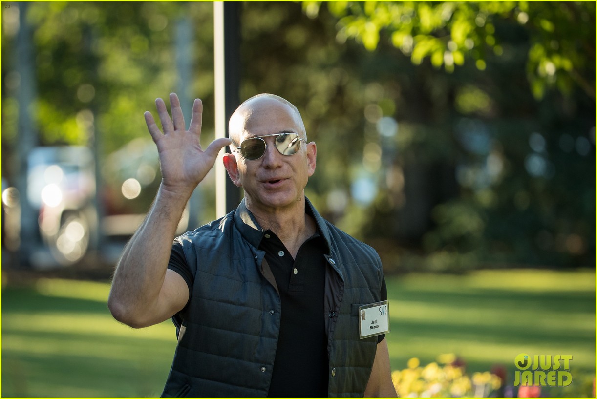 Amazon CEO Jeff Bezos' Buff Biceps Have Started a Meme!: Photo 3928386 ...