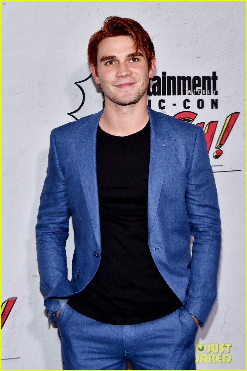 Phoebe Tonkin, KJ Apa, & CW Stars Step Out for EW's Comic-Con 2017 ...