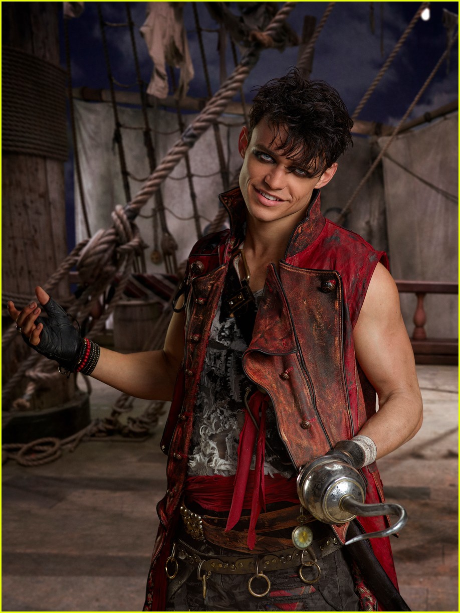 Disney's 'Descendants 2' - Full Cast & Songs List!: Photo 3931521 ...