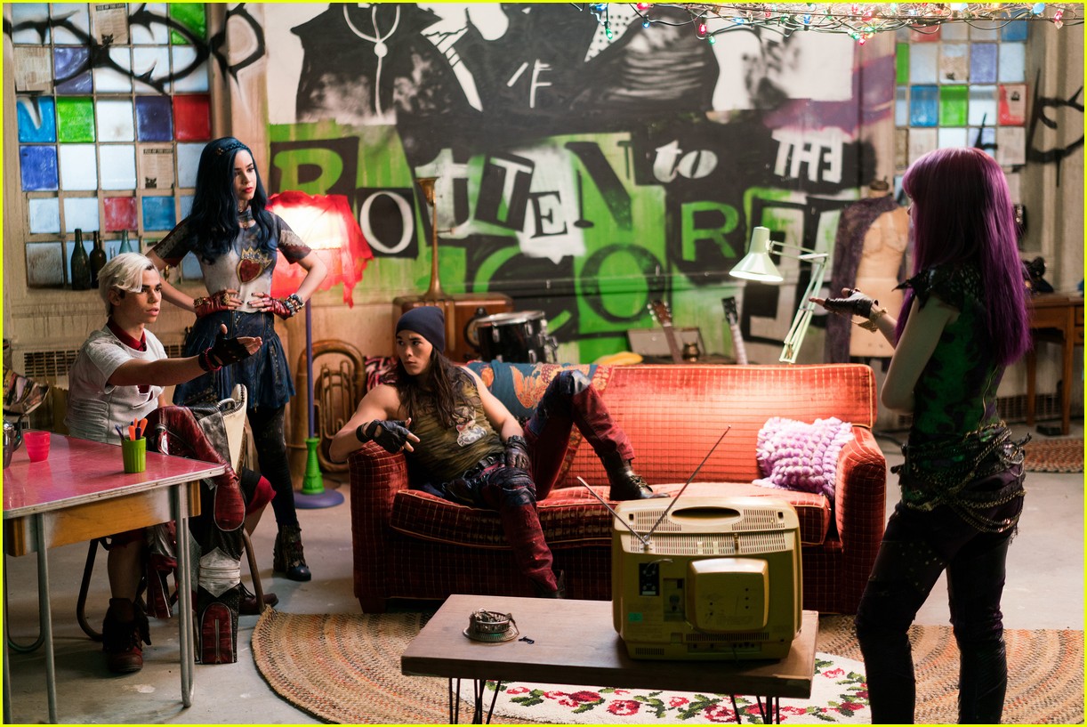 Disney's 'Descendants 2' - Full Cast & Songs List!: Photo 3931553 ...