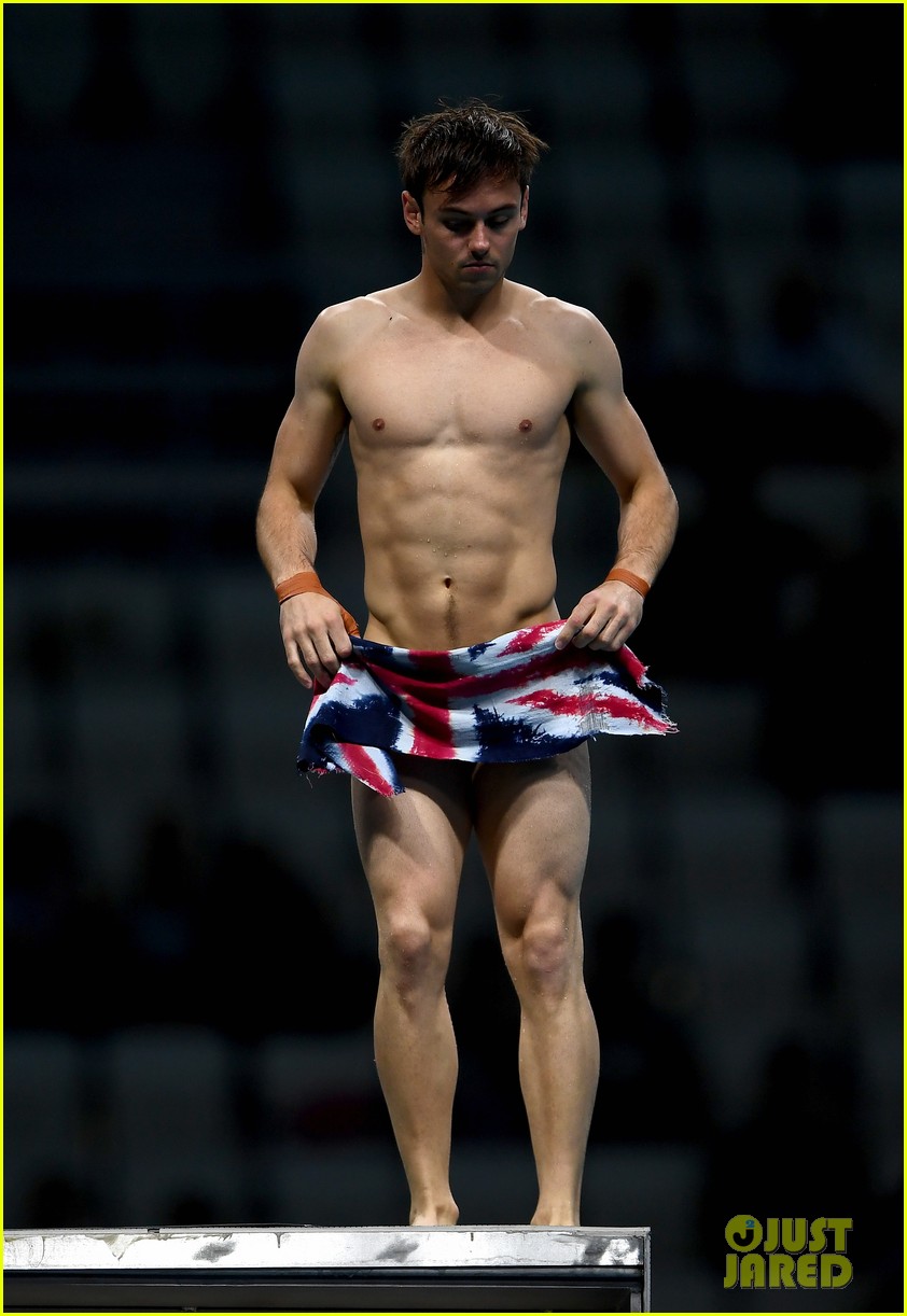Tom Daley Wins Gold at Diving Championship, Husband Dustin Lance Black ...