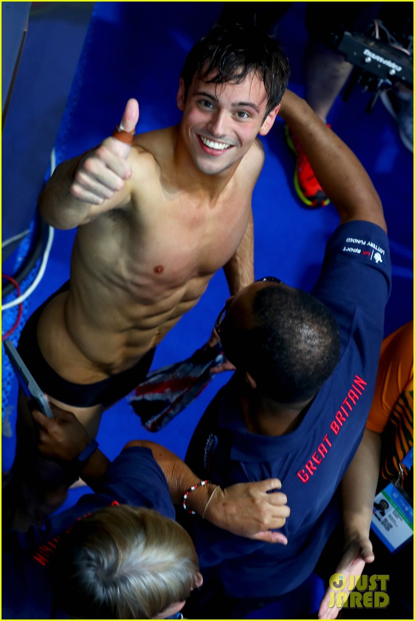 Tom Daley Wins Gold at Diving Championship, Husband Dustin Lance Black ...