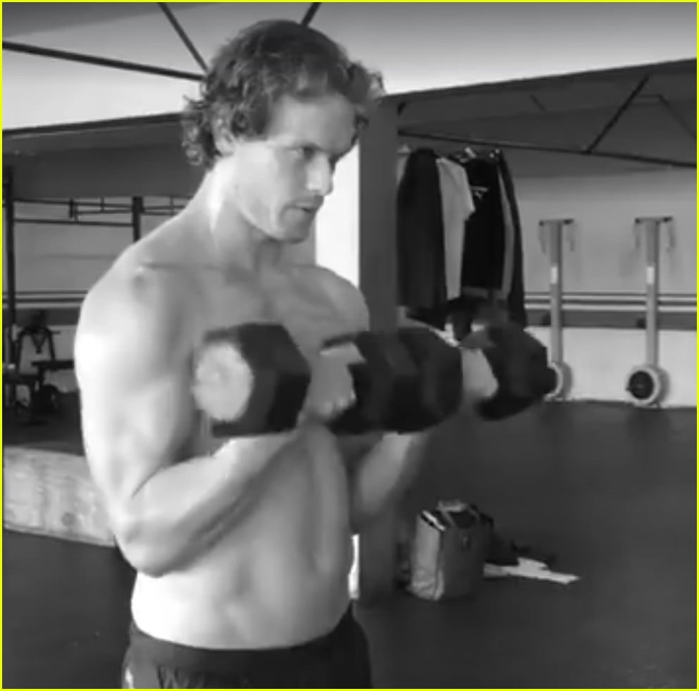 Sam Heughan Is Shirtless & Ripped for 'Men's Health South Africa ...