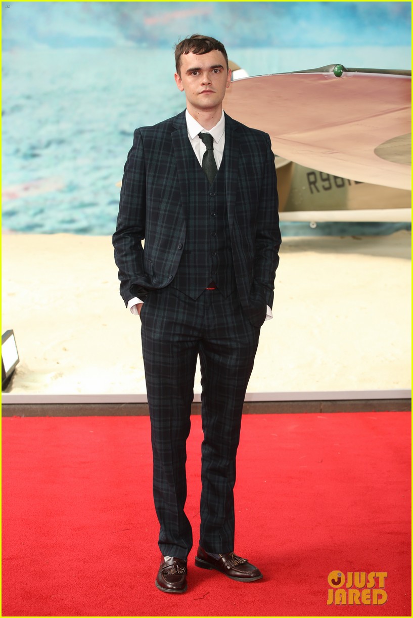 Harry Styles Joins Tom Hardy & 'Dunkirk' Cast at London World Premiere ...