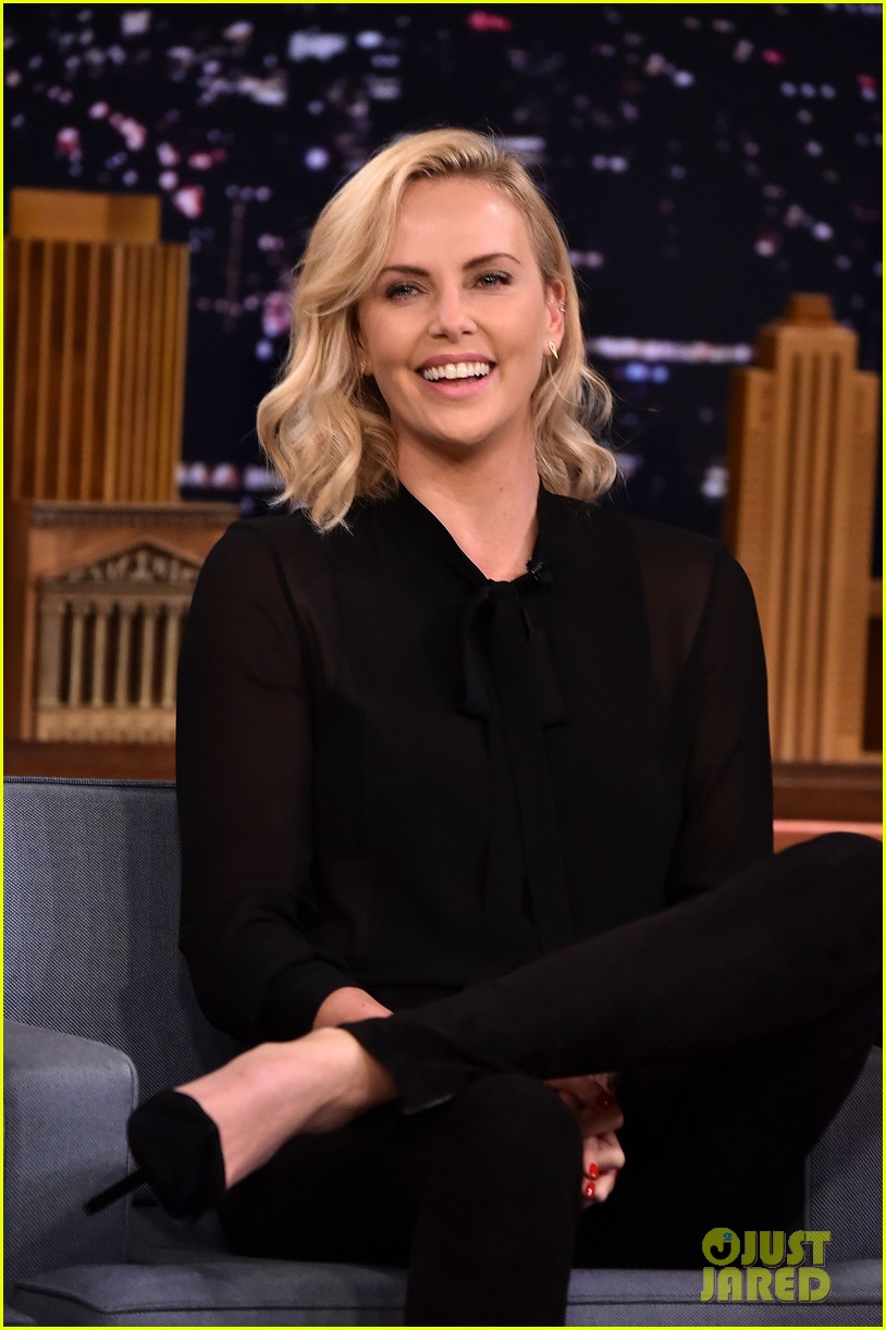 Charlize Theron Performs Random Dance Moves on 'Fallon': Photo 3931106 ...