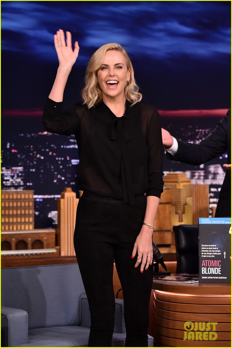Charlize Theron Performs Random Dance Moves on 'Fallon': Photo 3931108 ...