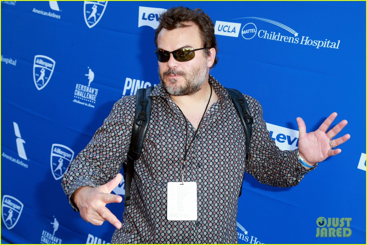 Justin Theroux & Jason Bateman Hold Hands at Charity Ping Pong ...