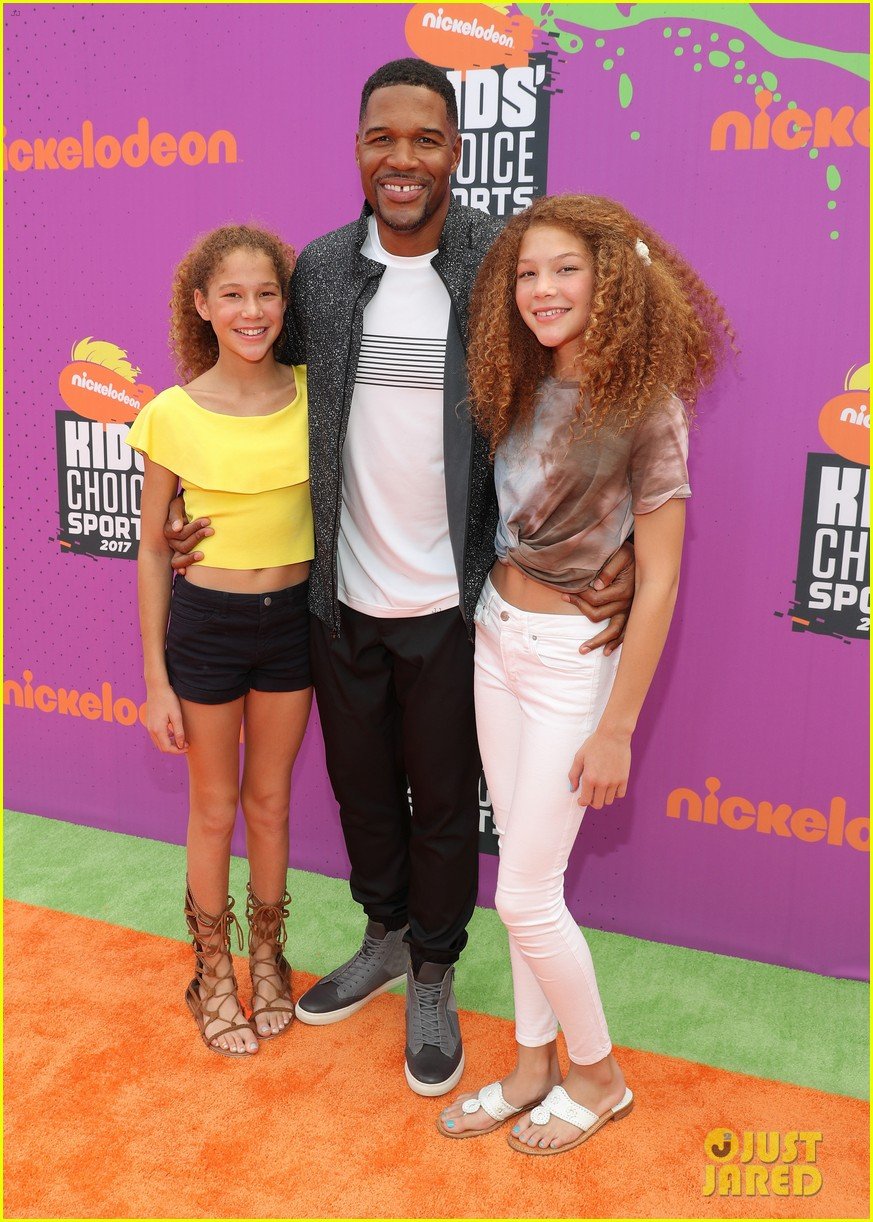 Russell Wilson Takes Step-Son Future Jr. to Nickelodeon Kids' Choice ...