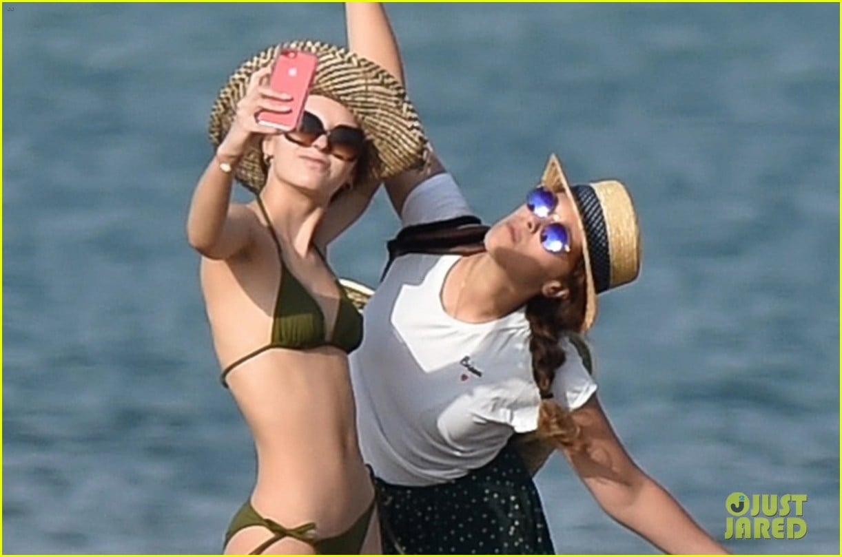 Lily Rose Depp Wears Her Bikini For Her Beach Selfies Photo 3941847