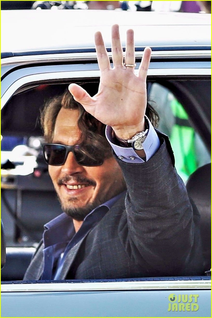 Johnny Depp Plays with a Dog on 'Richard Says Goodbye' Set: Photo ...