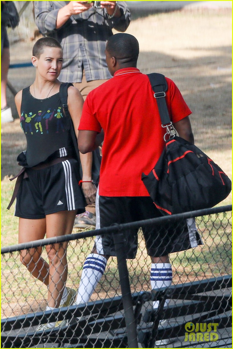 Kate Hudson Displays Shaved Head on Set, Wears Eclipse Glasses!: Photo ...