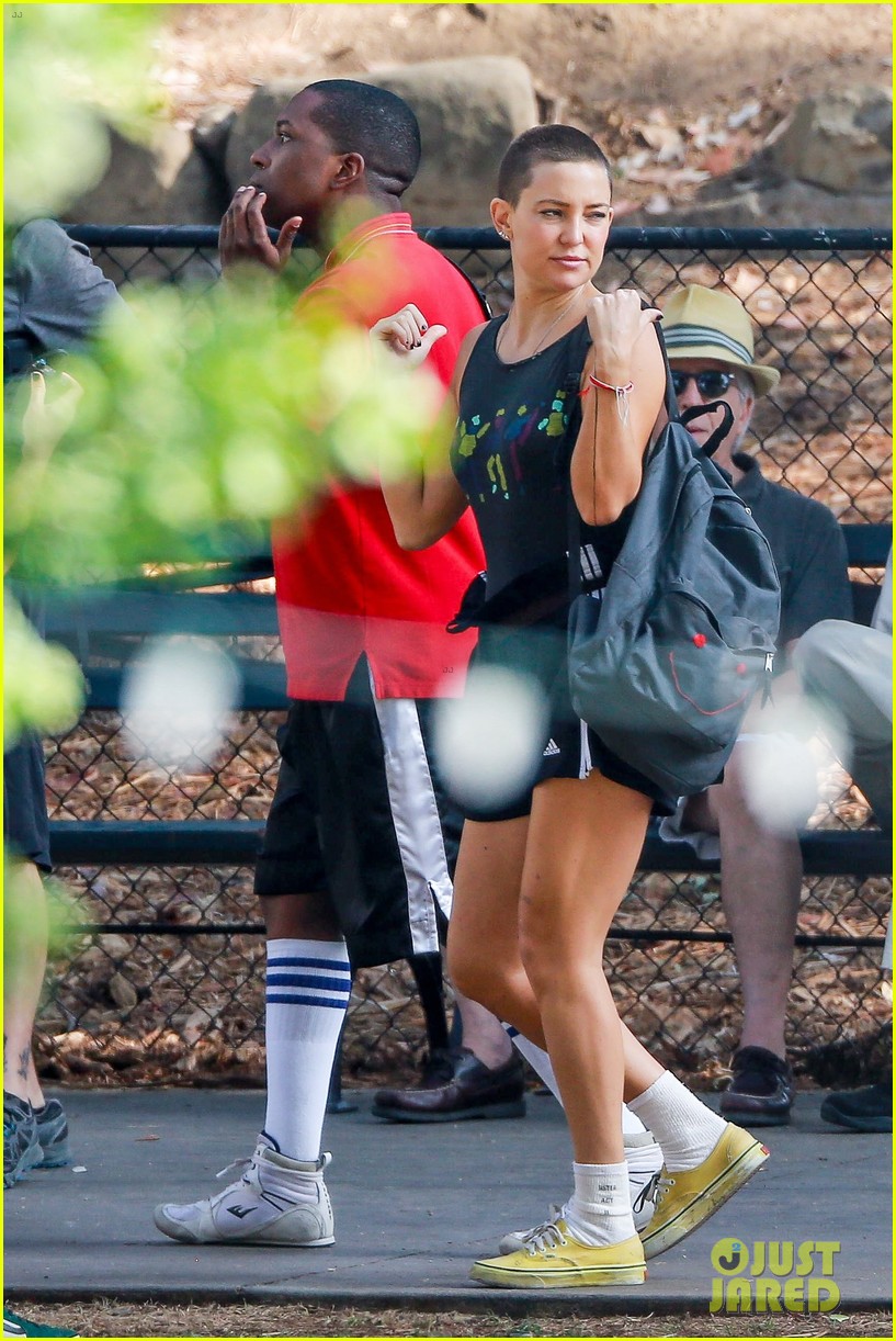 Kate Hudson Displays Shaved Head on Set, Wears Eclipse Glasses!: Photo ...