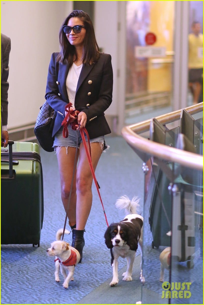Olivia Munn & Her Pups Arrive in Vancouver for 'Six' Filming: Photo ...