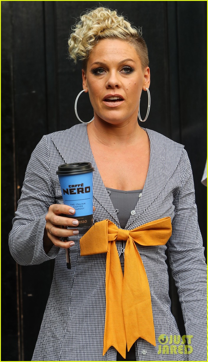 Pink Gives Update on Christina Aguilera Feud: Photo 3942574 | Christina ...