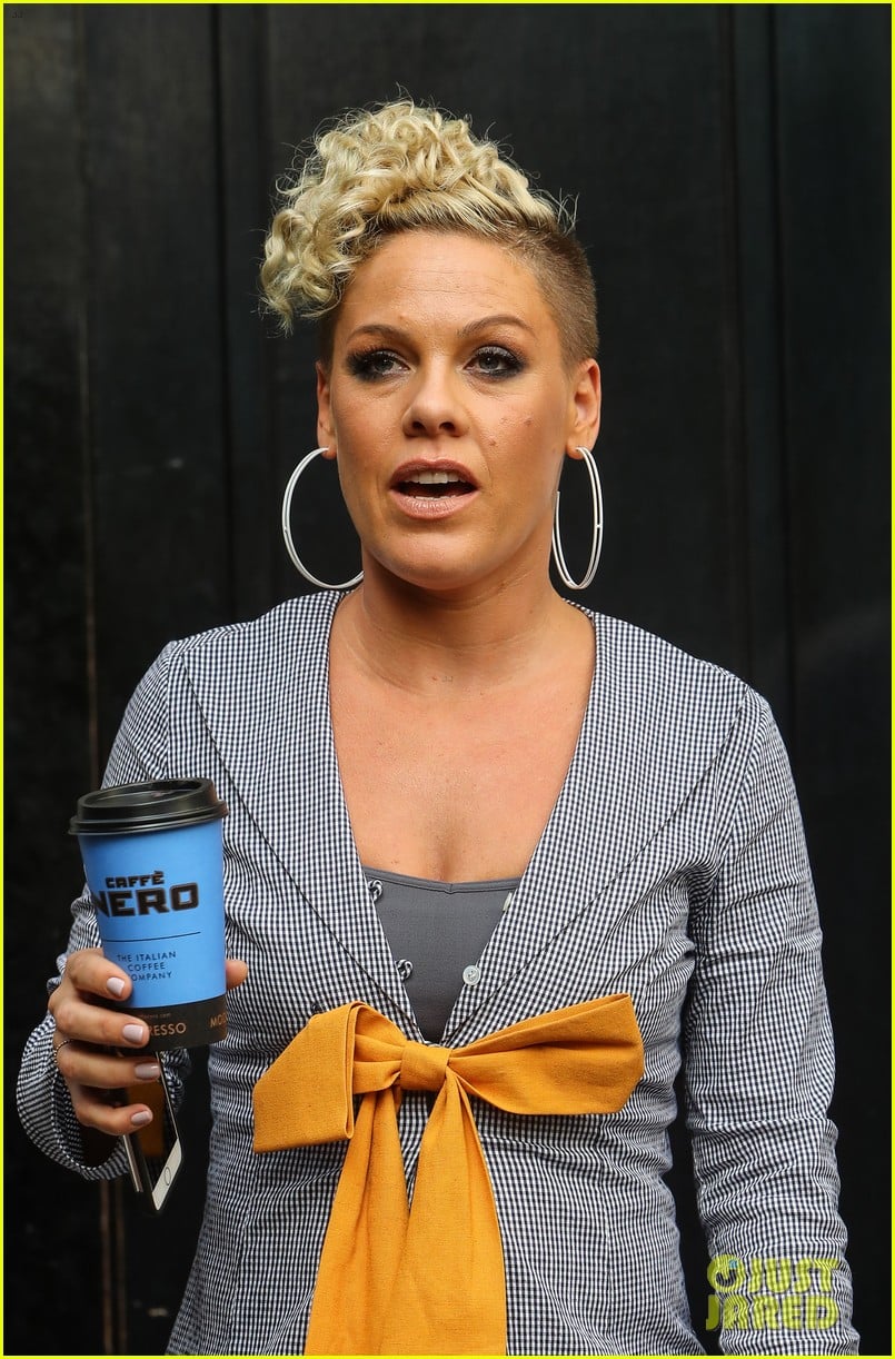 Pink Gives Update on Christina Aguilera Feud: Photo 3942575 | Christina ...