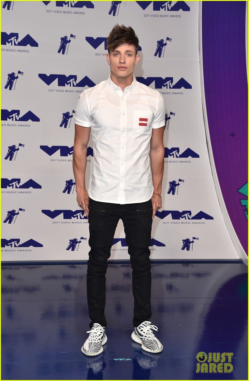 Matt Rife Preaches Message of Equality at MTV VMAs 2017: Photo 3946434 ...