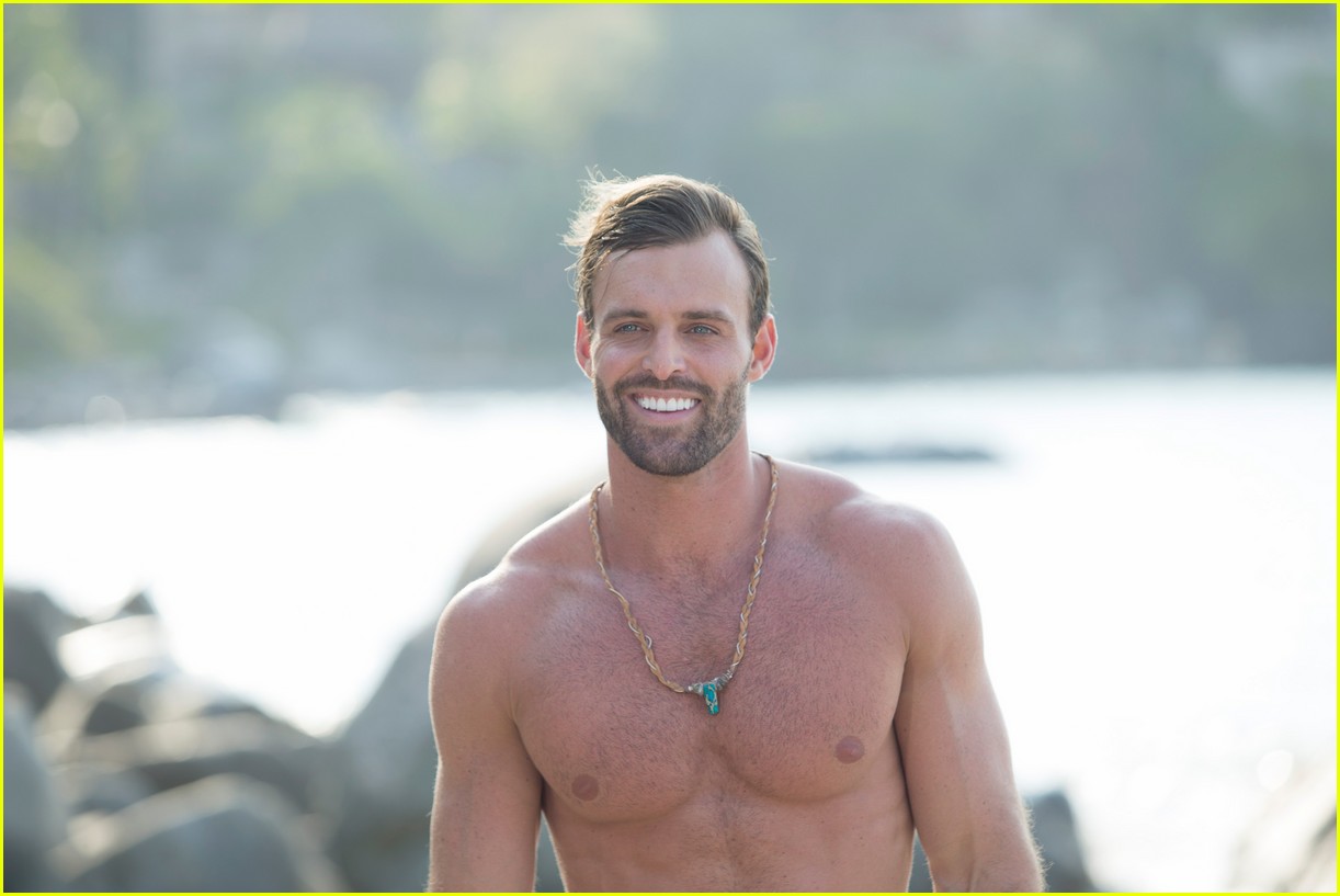 Bachelor in Paradise's Robby Hayes Has Fans Talking About His ...