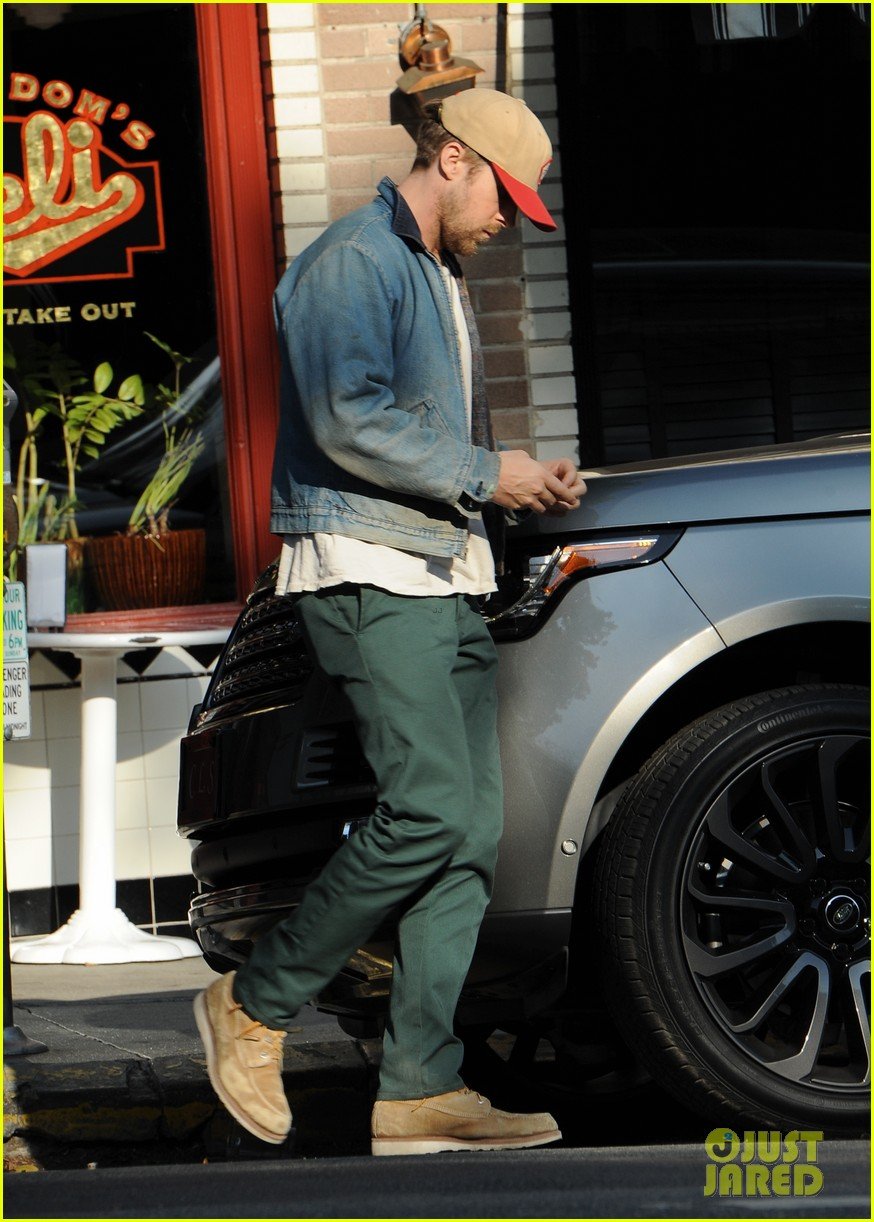 Ryan Gosling Hits Up His Favorite Lunch Spot in LA!: Photo 3945603 ...