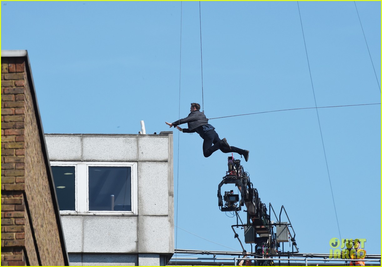 Tom Cruise Possibly Injured in 'Mission: Impossible 6' Stunt: Photo 3941222 | Tom Cruise Photos ...