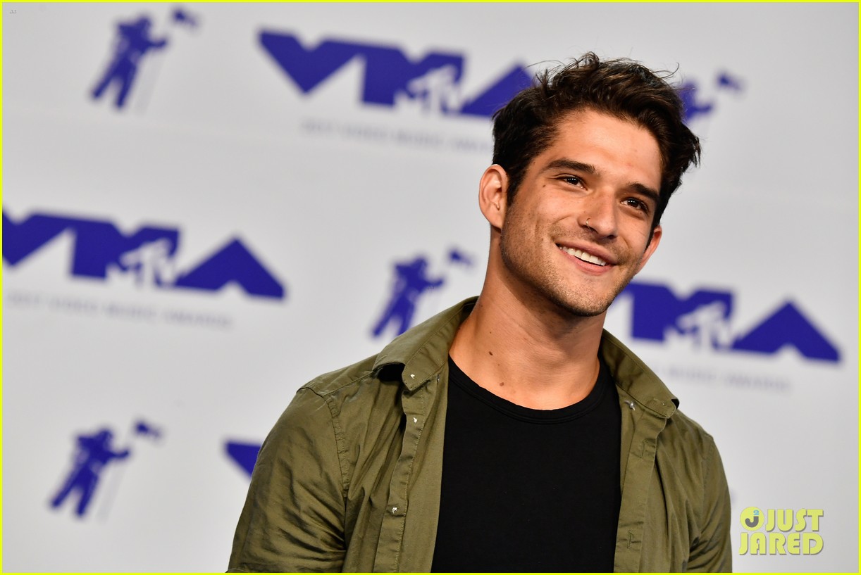 Teen Wolf's Ian Bohen Wears Tartan Suit To MTV VMAs 2017: Photo 3946984 ...