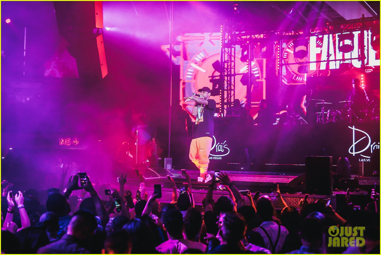 The Weeknd Checks Out a Concert With Friends in Las Vegas!: Photo ...