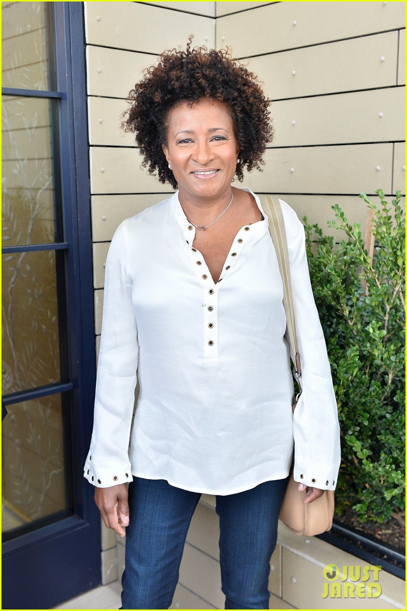 Priyanka Chopra, Alison Brie & America Ferrera Step Out at Glamour x ...