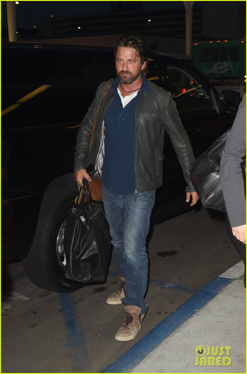 Gerard Butler Catches a Flight from Los Angeles to London: Photo ...